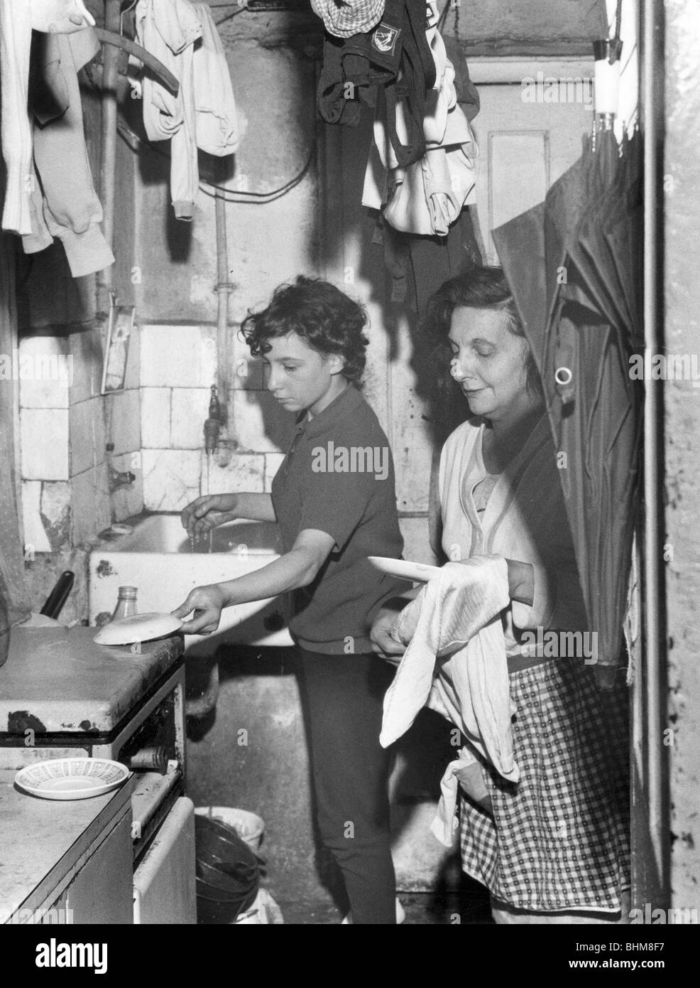 Poor housing tower hamlets east Black and White Stock Photos & Images ...