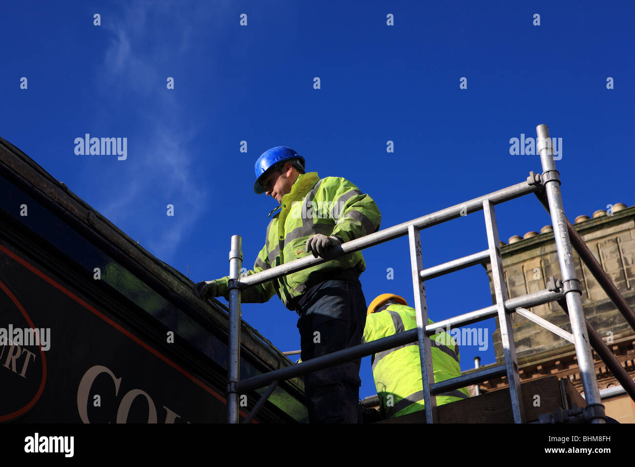 Scaffold hi-res stock photography and images - Alamy