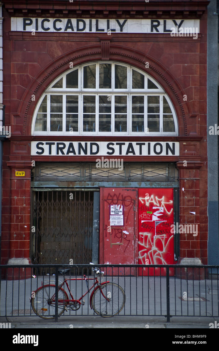 The strand disused tube station hi-res stock photography and images - Alamy