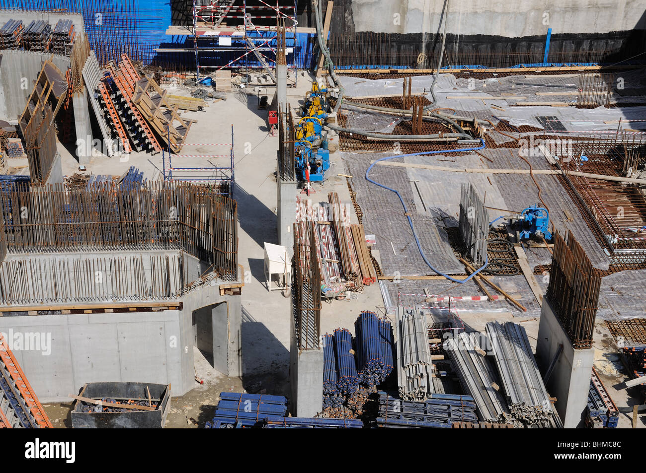 Foundation construction site dubai hi-res stock photography and images ...
