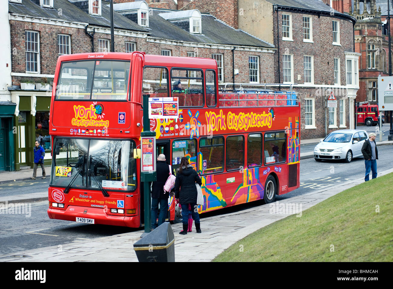 Open top tour bus hi-res stock photography and images - Alamy