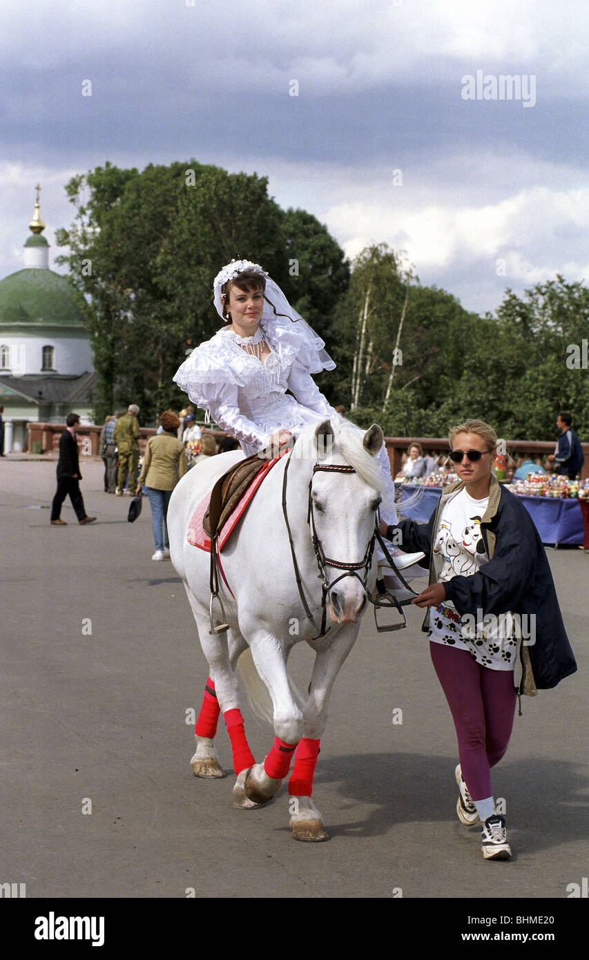 Bride white horse hi-res stock photography and images - Alamy