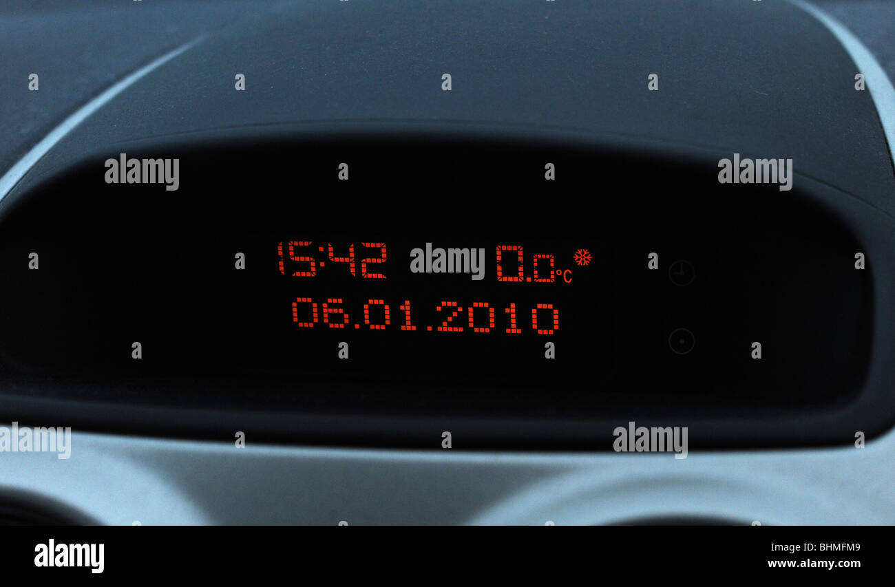 Car temperature degrees hi-res stock photography and images - Alamy