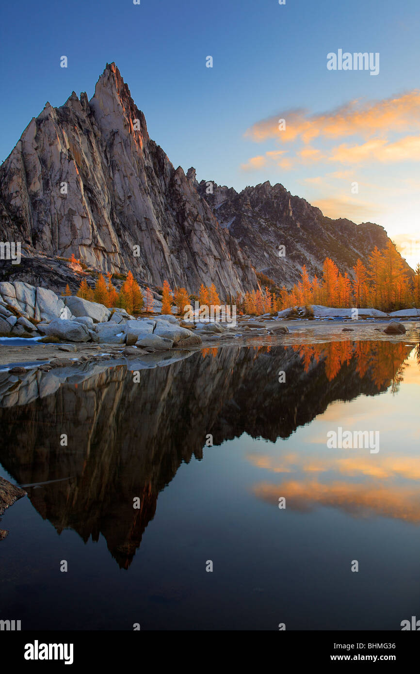 Gnome tarn and prusik peak hi-res stock photography and images - Alamy