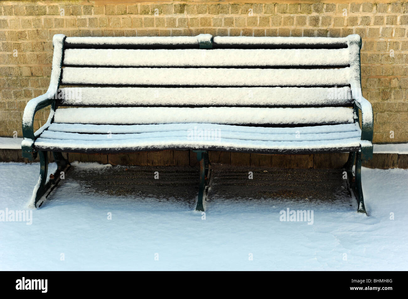 Brighton seafront bench hi-res stock photography and images - Alamy