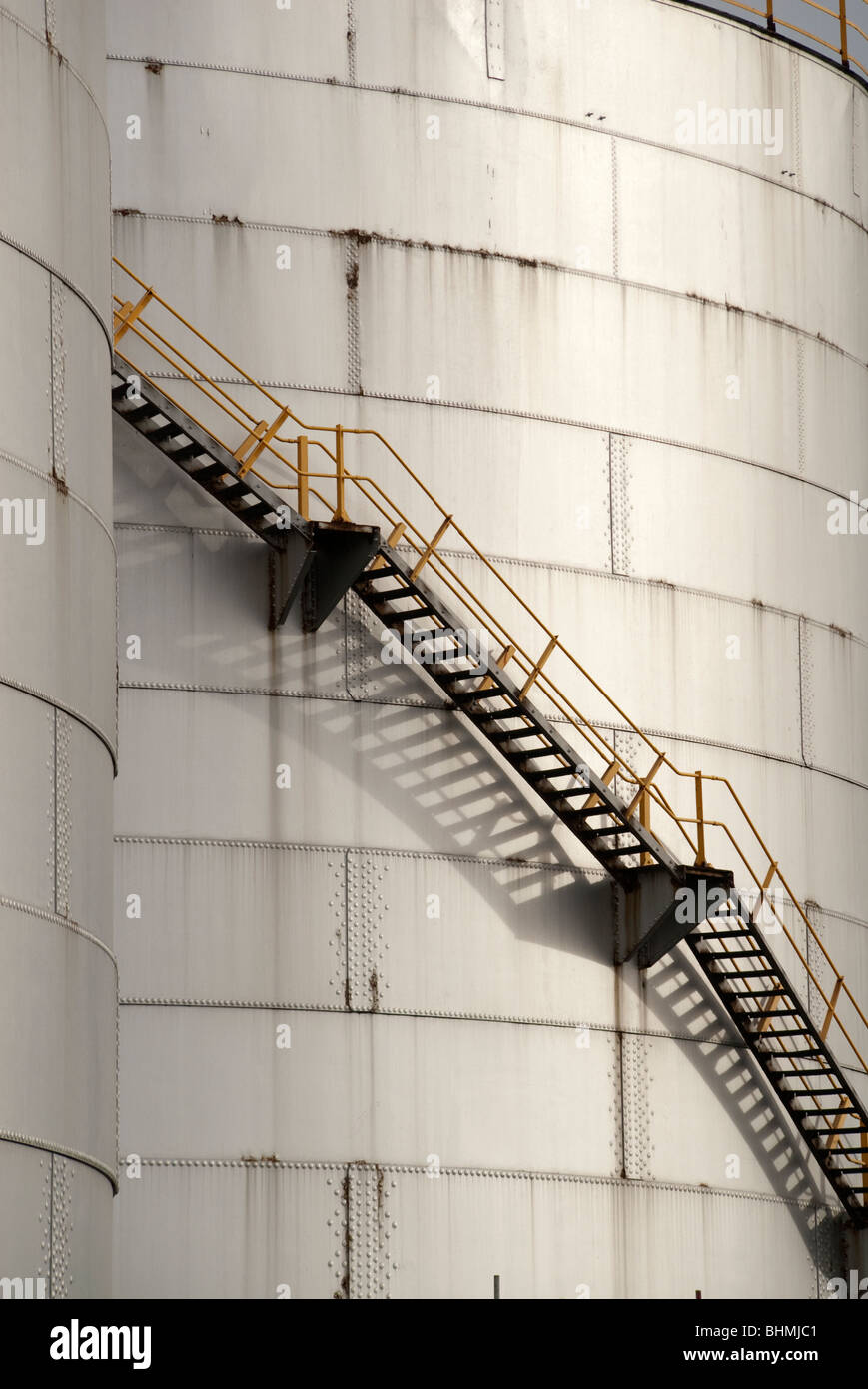 Oil storage tank hi-res stock photography and images - Alamy