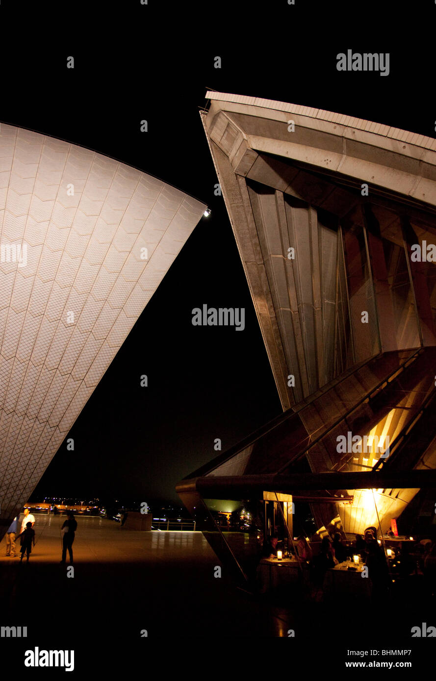 The famous Sydney Opera House whose unique architecture and position ...