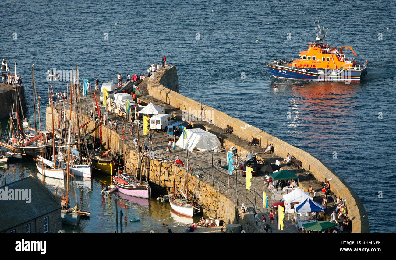 Lifeboat coming into Mousehole harbour Stock Photo - Alamy