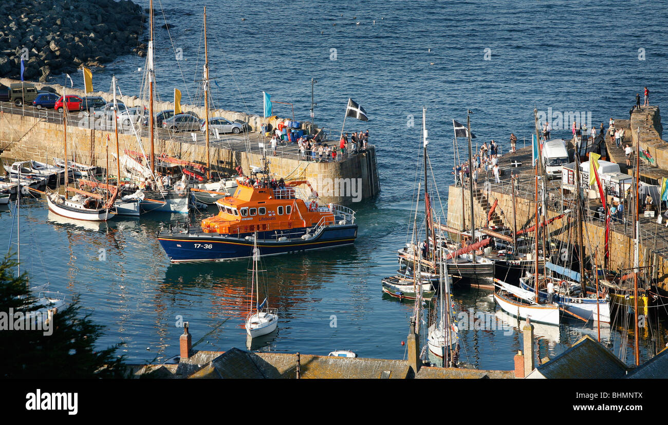 Lifeboat coming into Mousehole harbour Stock Photo - Alamy