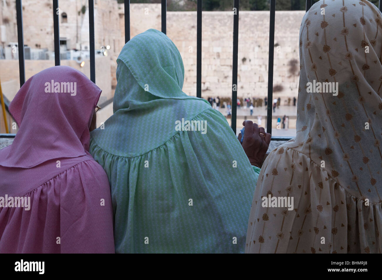 three indian muslim women watching the western wall through fence Stock ...