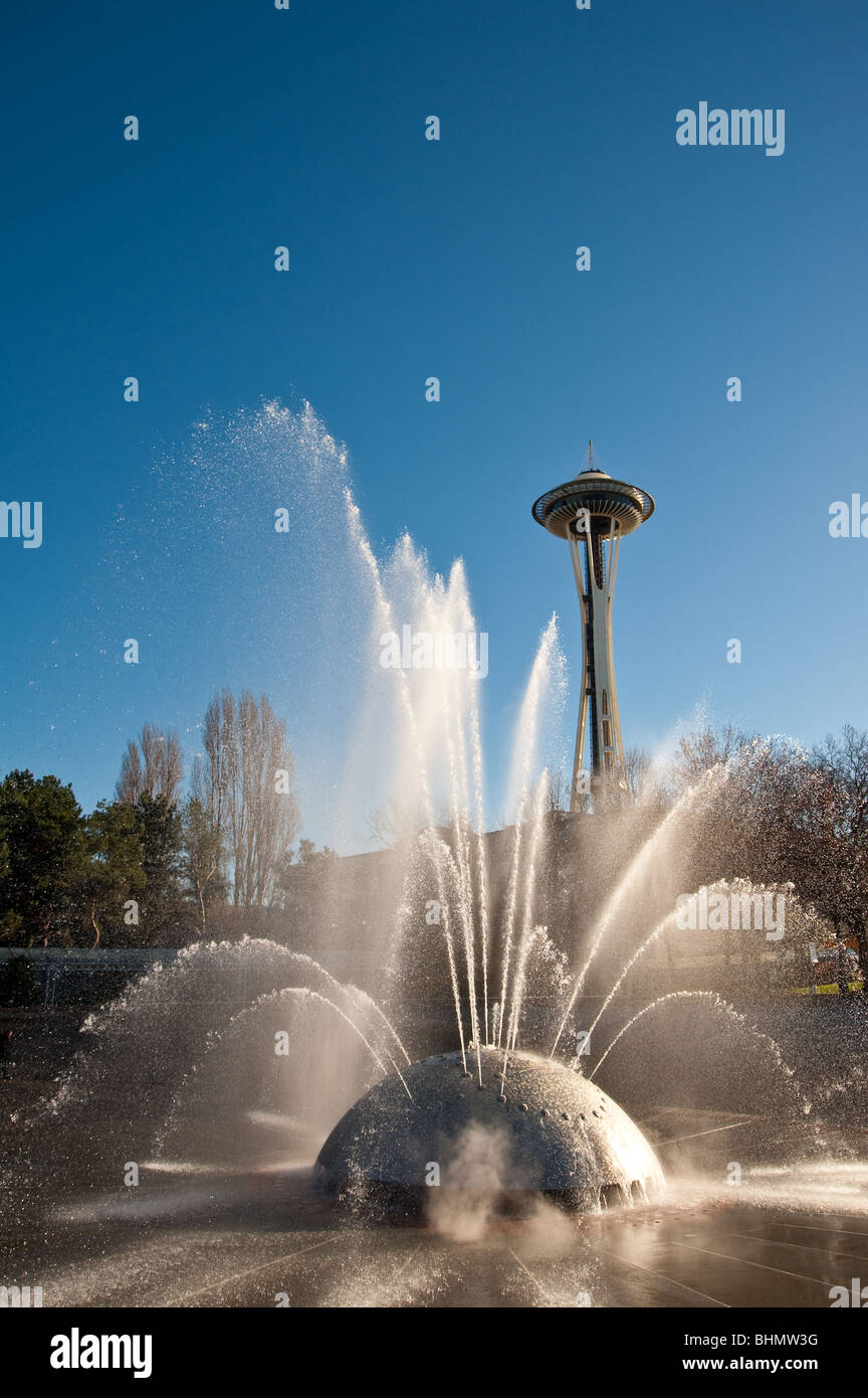 Space Needle behind the water fountain show Stock Photo - Alamy