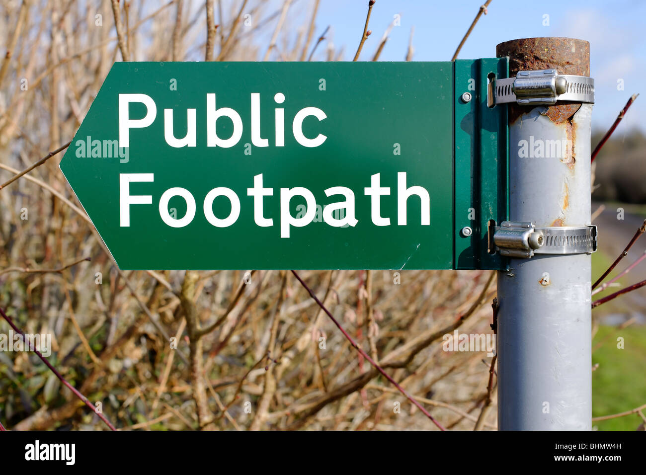 Right of way and sign hi-res stock photography and images - Alamy