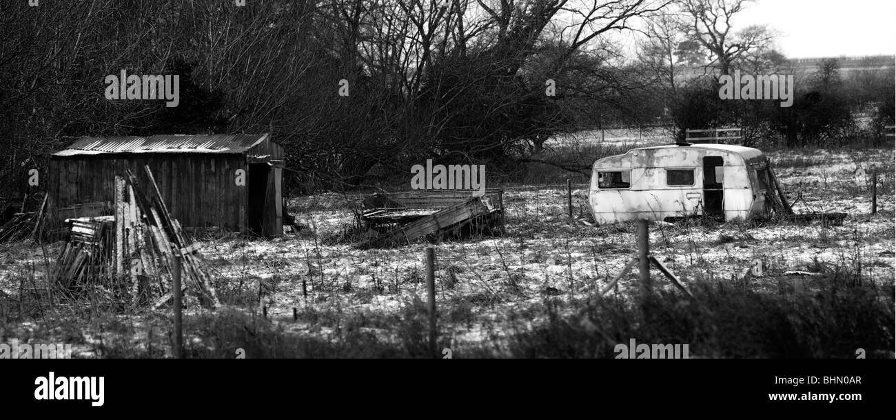 Old derelict caravan hi-res stock photography and images - Alamy