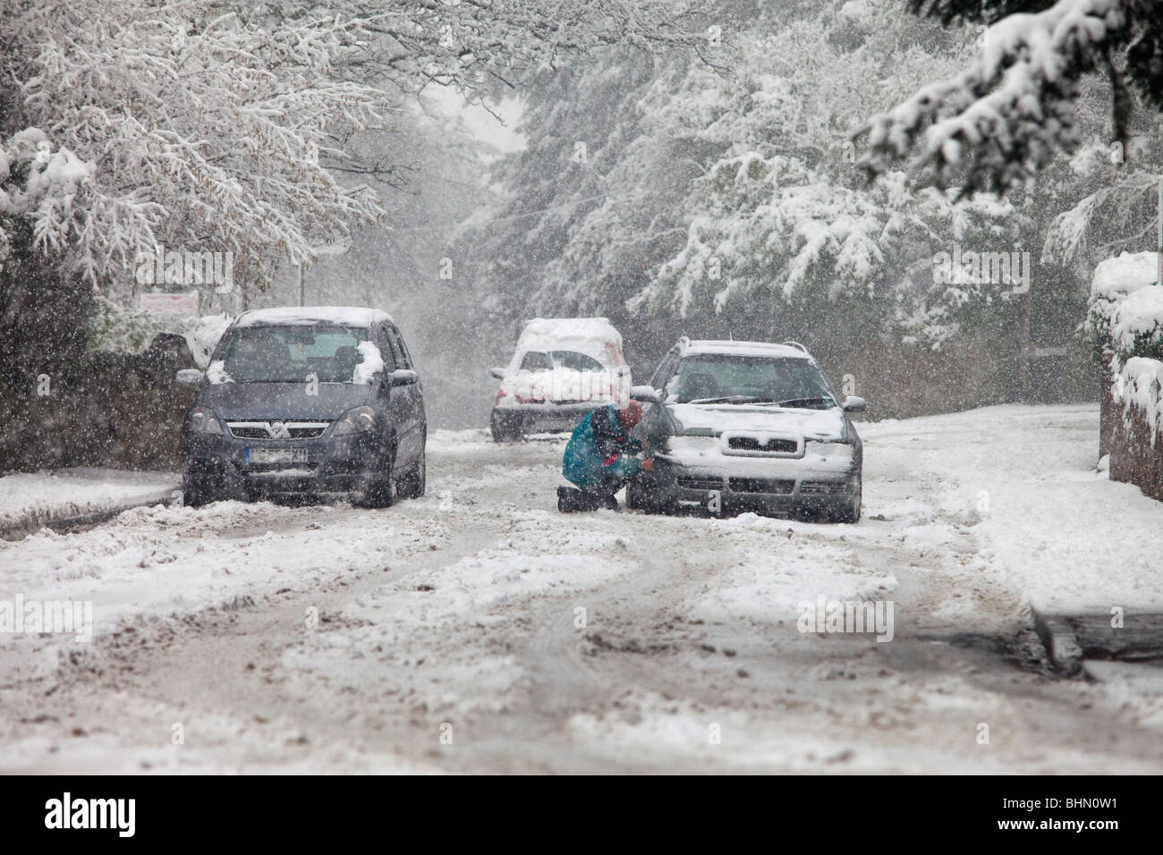Cars stuck in the snow on a side road in Malvern, UK Stock Photo - Alamy