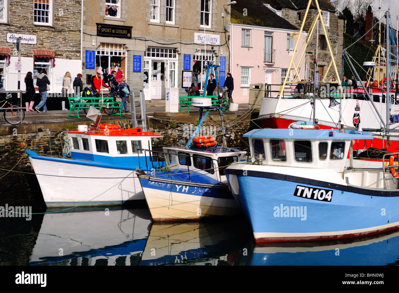 Padstow harbour fishing boat hi-res stock photography and images - Alamy