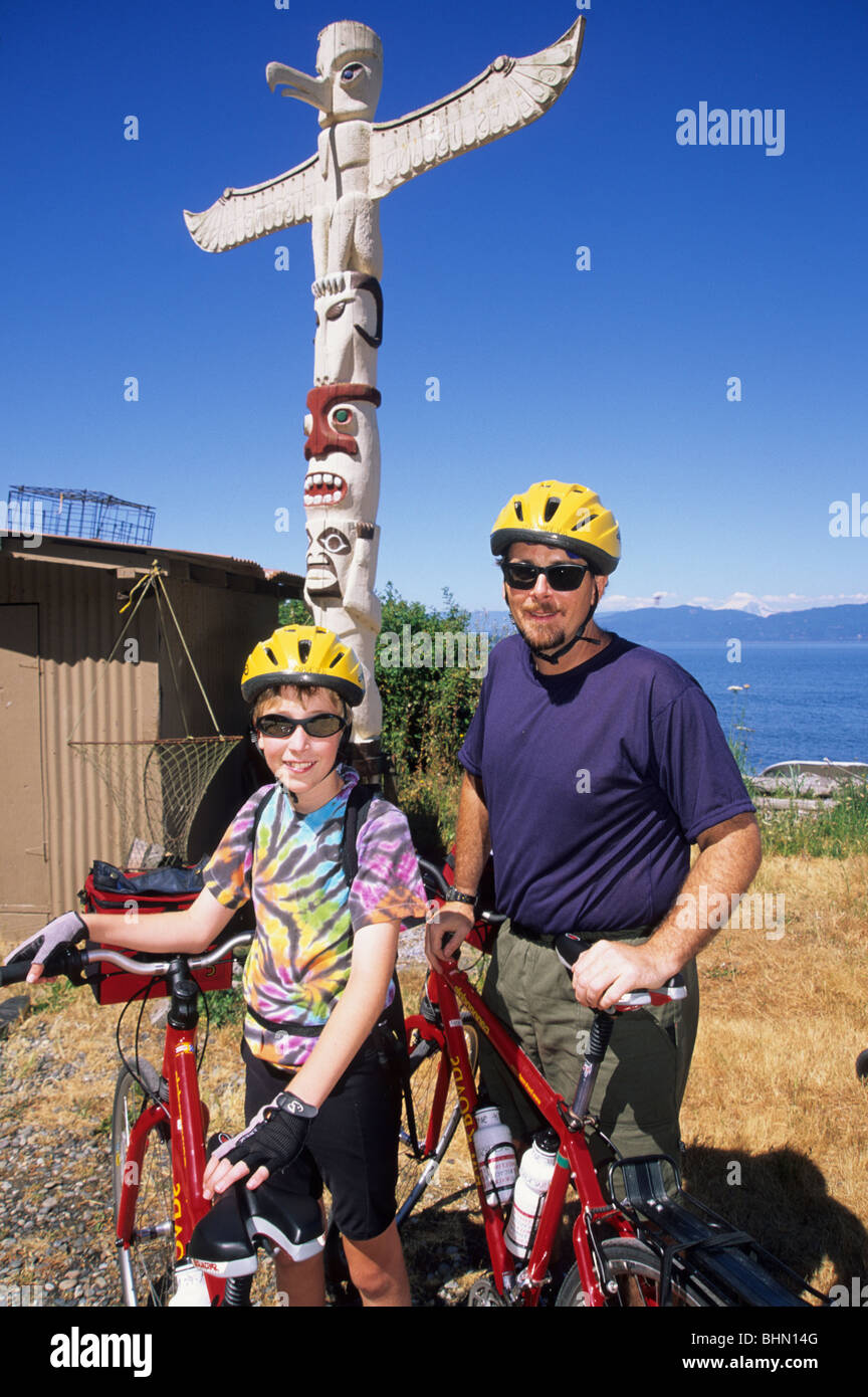 Standing totem pole hi-res stock photography and images - Alamy