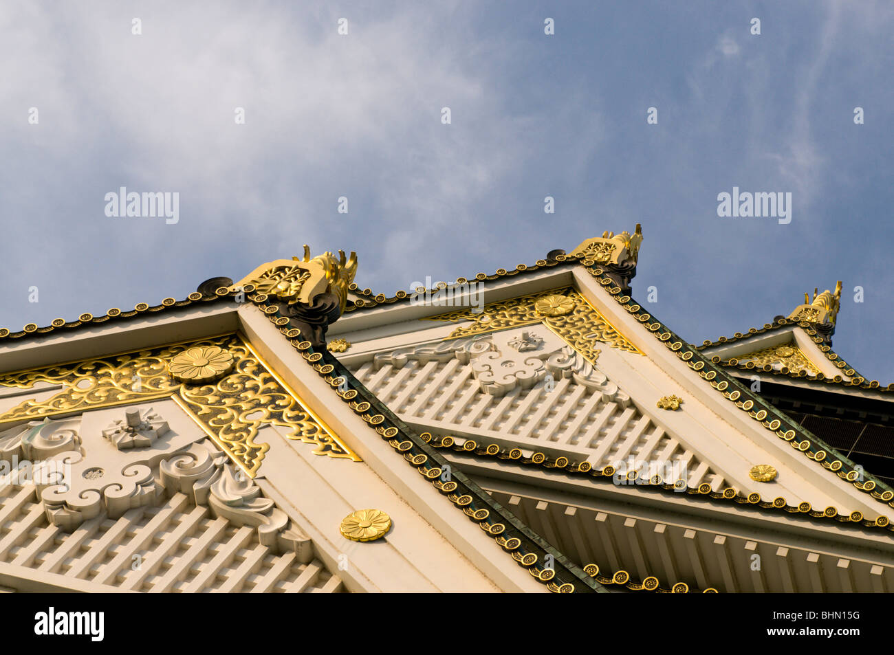 Roof tiles japanese castle japan hi-res stock photography and images ...