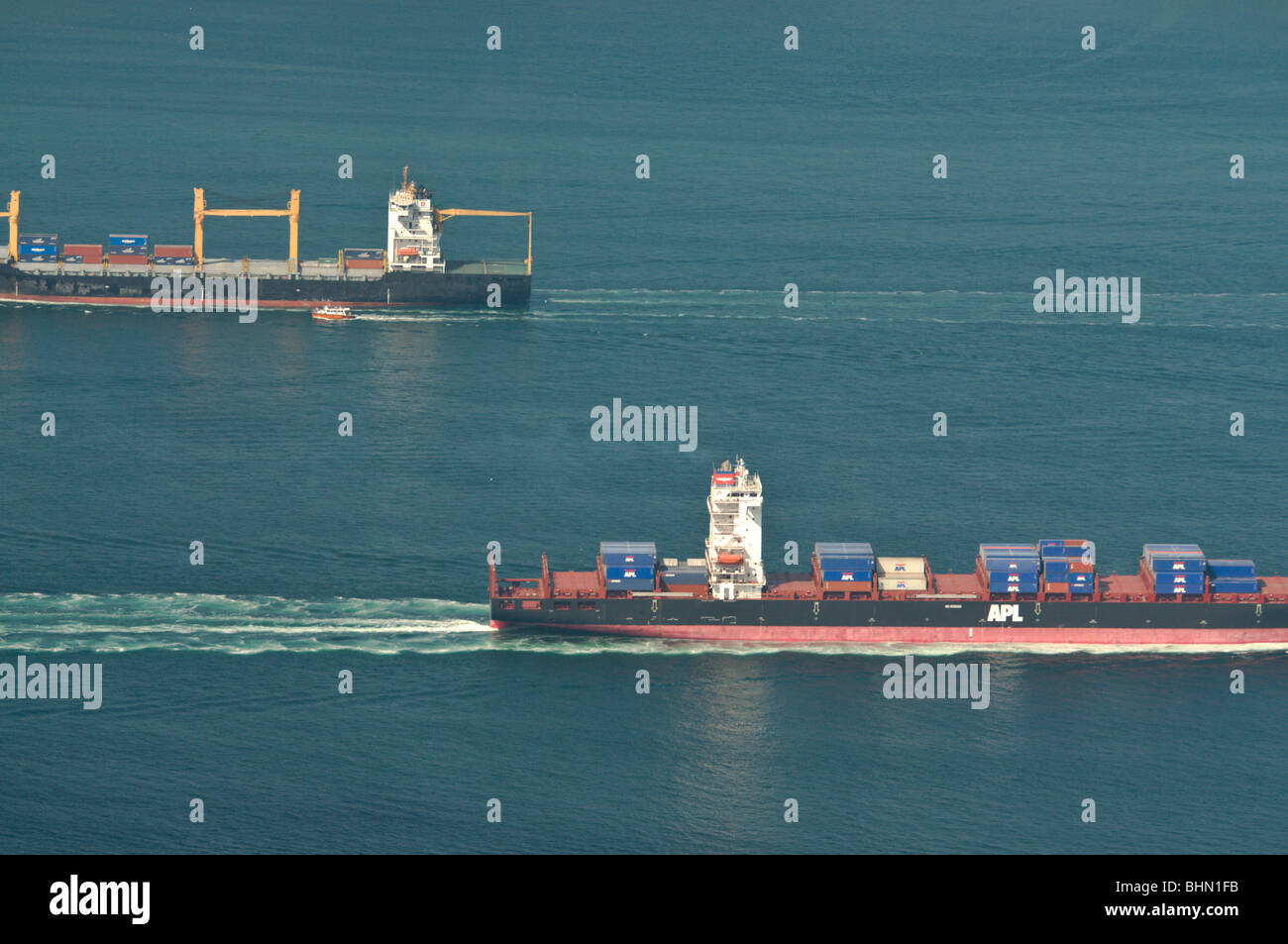 Hong kong shipping lane hi-res stock photography and images - Alamy