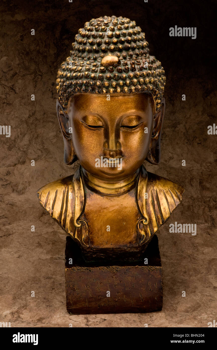 A small gold statue of the buddha hi-res stock photography and images ...