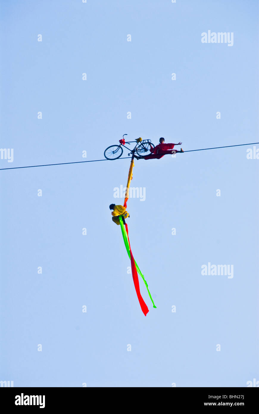 Rope acrobatics hi-res stock photography and images - Alamy