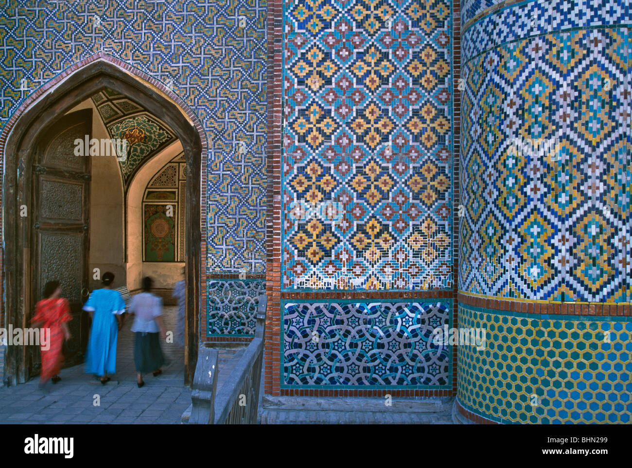 Uzbek people at Khan's Palace (Museum of Local Studies), Kokand ...
