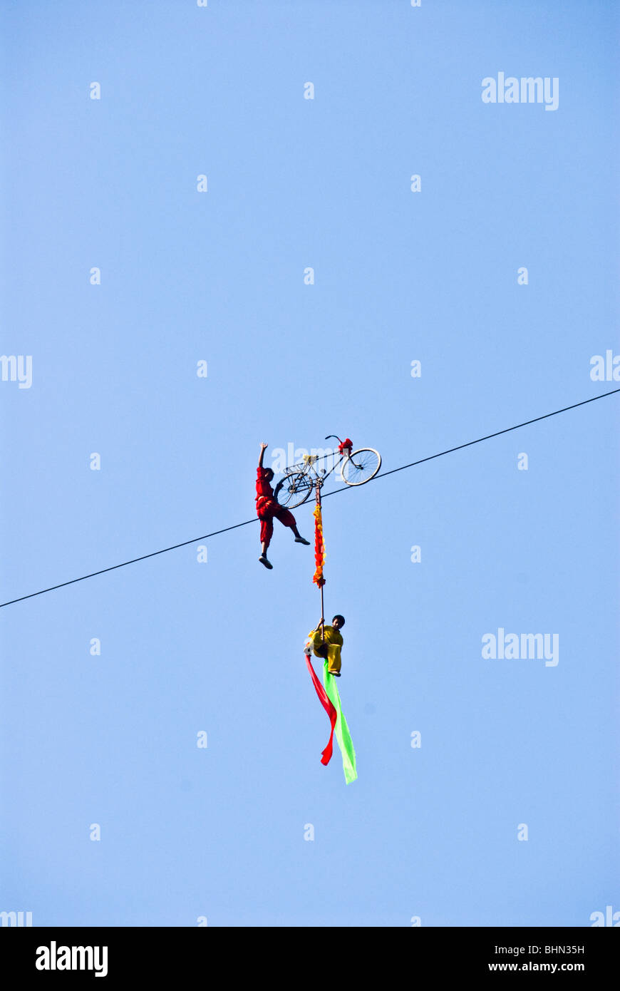 Rope acrobatics hi-res stock photography and images - Alamy