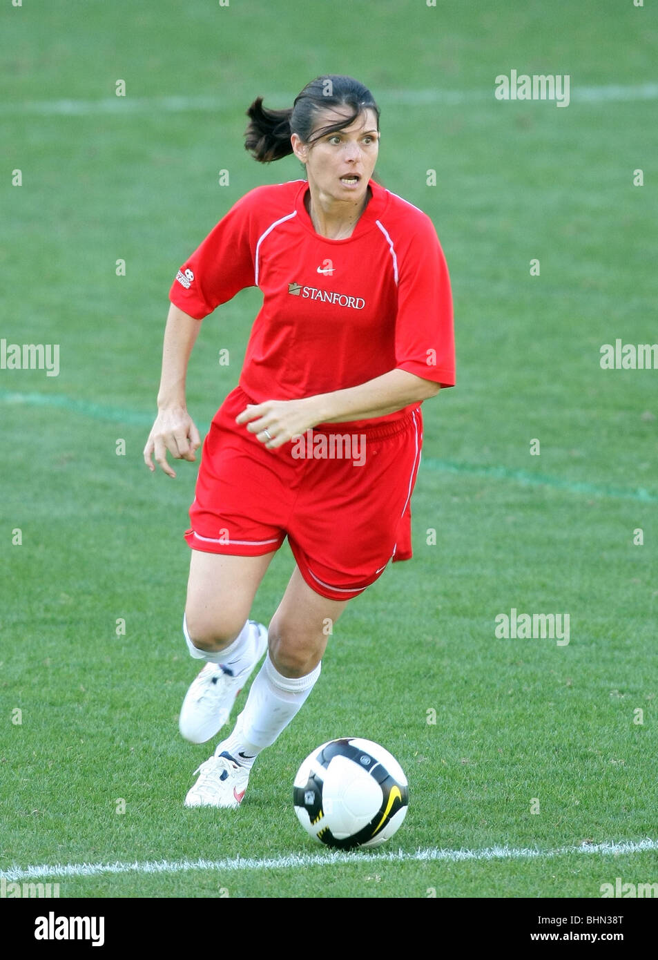 MIA HAMM 2009 MIA HAMM & NOMAR GARCIAPARRA CELEBRITY SOCCER CHALLENGE ...