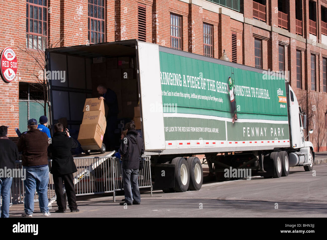 Truck loading ramp hi-res stock photography and images - Alamy