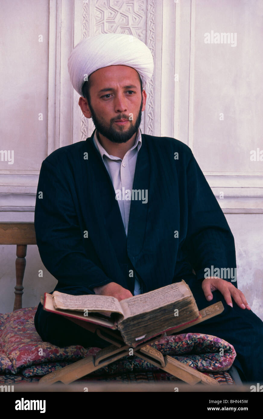 Islamic priest reading Koran (Islamic Bible), Samarkand, Uzbekistan ...
