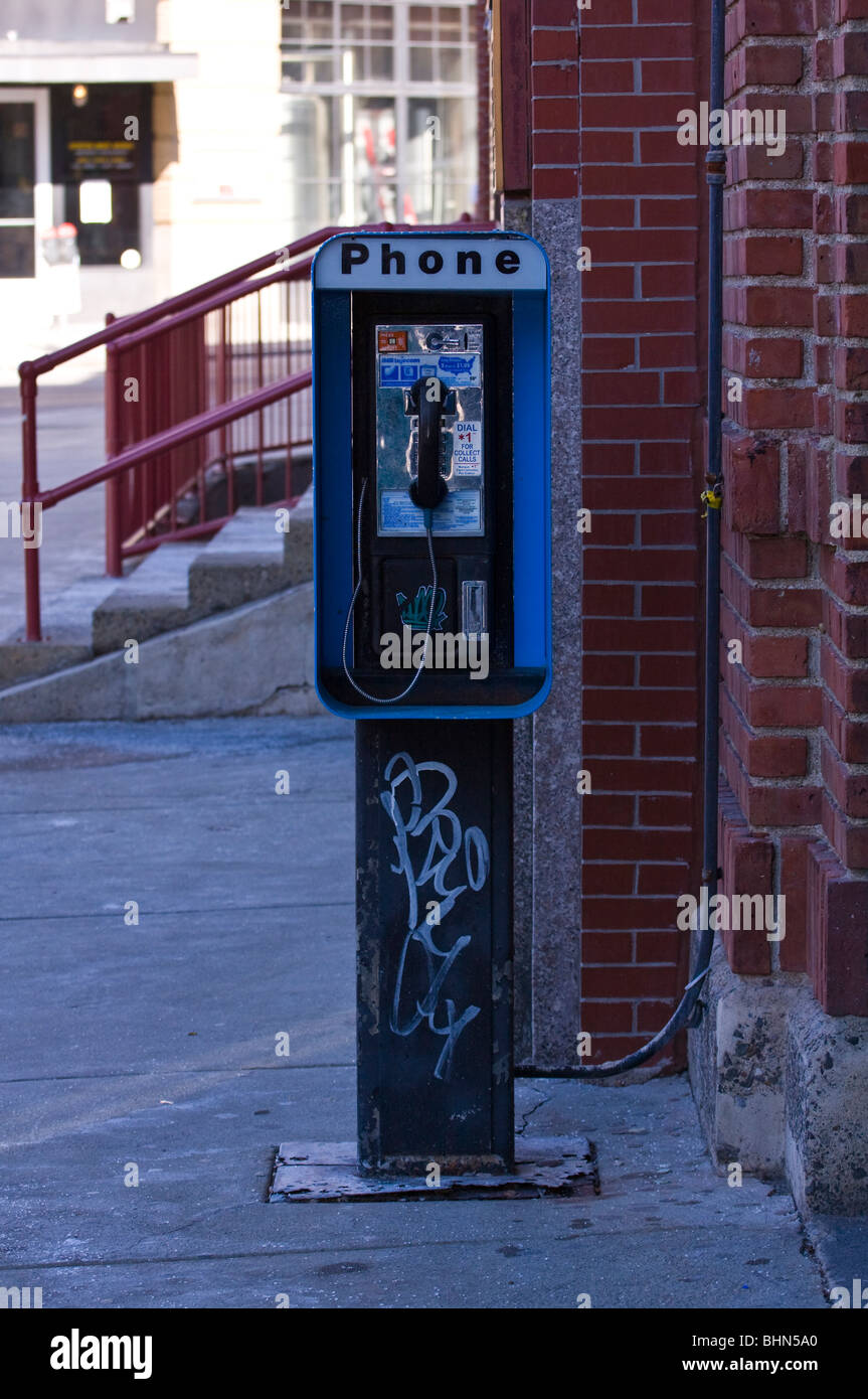Public pay phone hi-res stock photography and images - Alamy