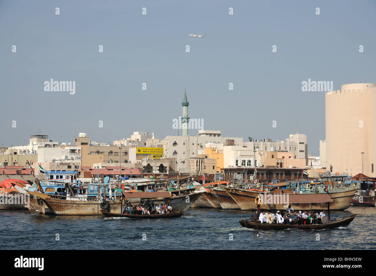Dubai abra boat hi-res stock photography and images - Alamy