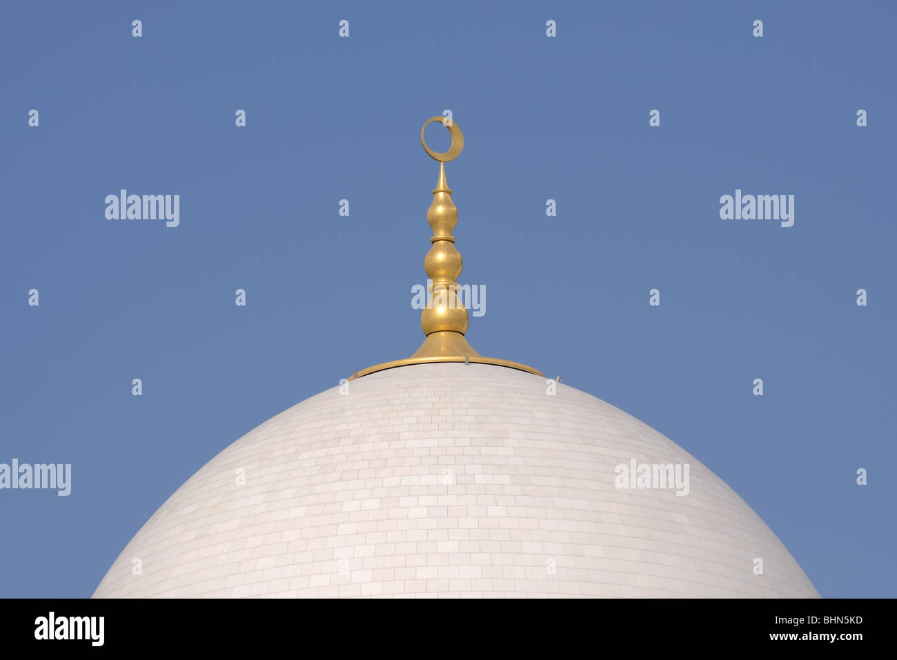 Cupola of the Sheikh Zayed Mosque in Abu Dhabi, UAE Stock Photo - Alamy