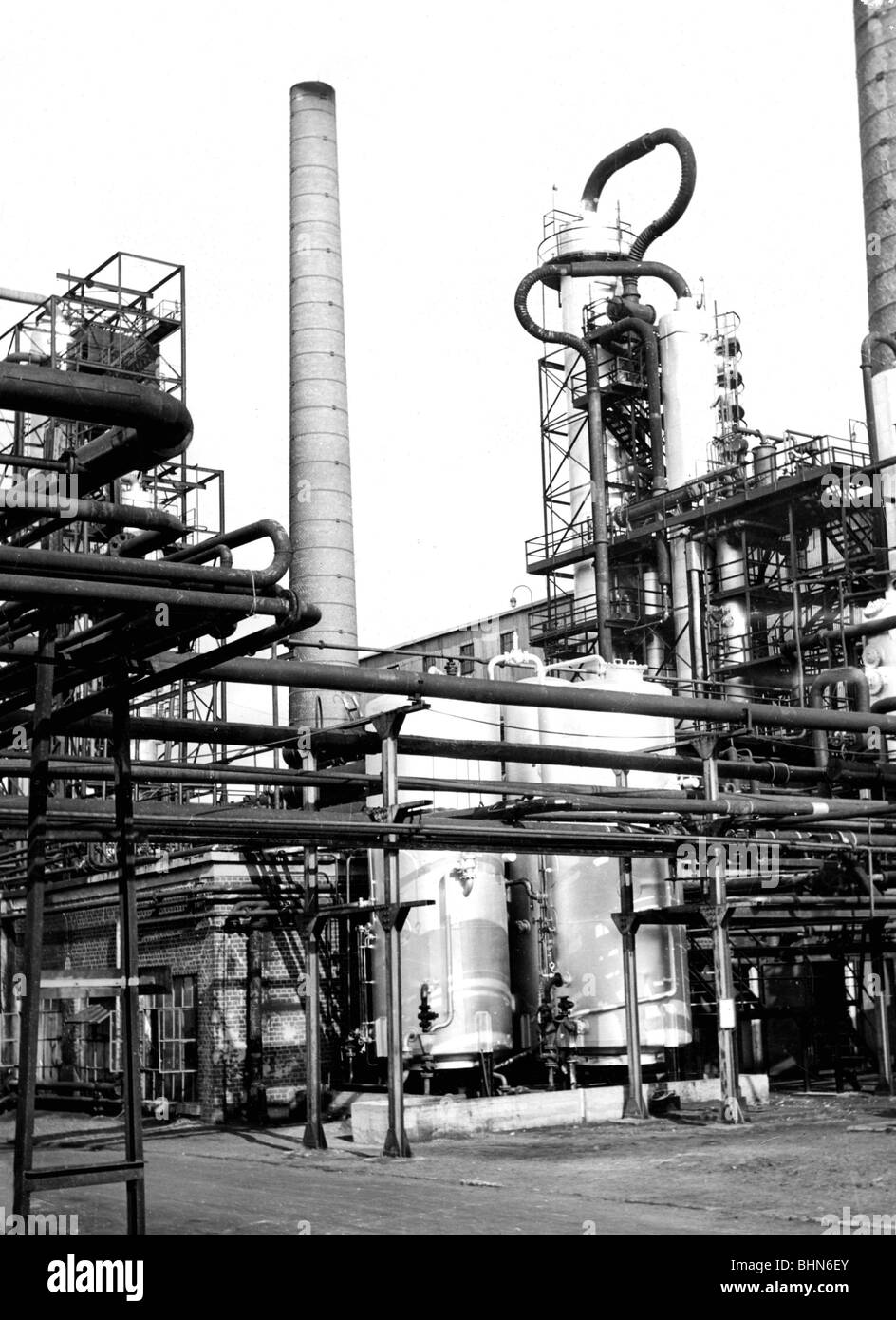 energy, oil, refinery, Esso refinery, fraction tower, Hamburg-Harburg ...