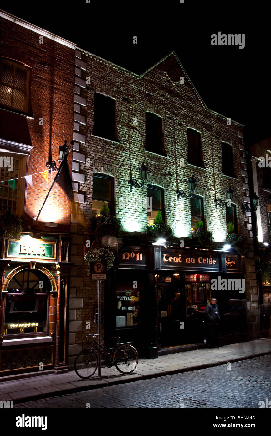 Temple Bar at night. Dublin. Ireland Stock Photo - Alamy