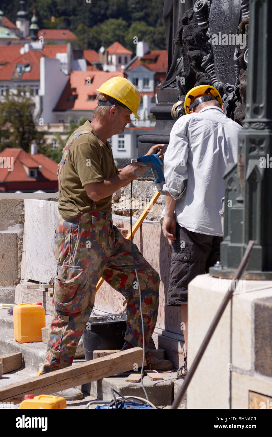 Bridge maintenance hi-res stock photography and images - Alamy