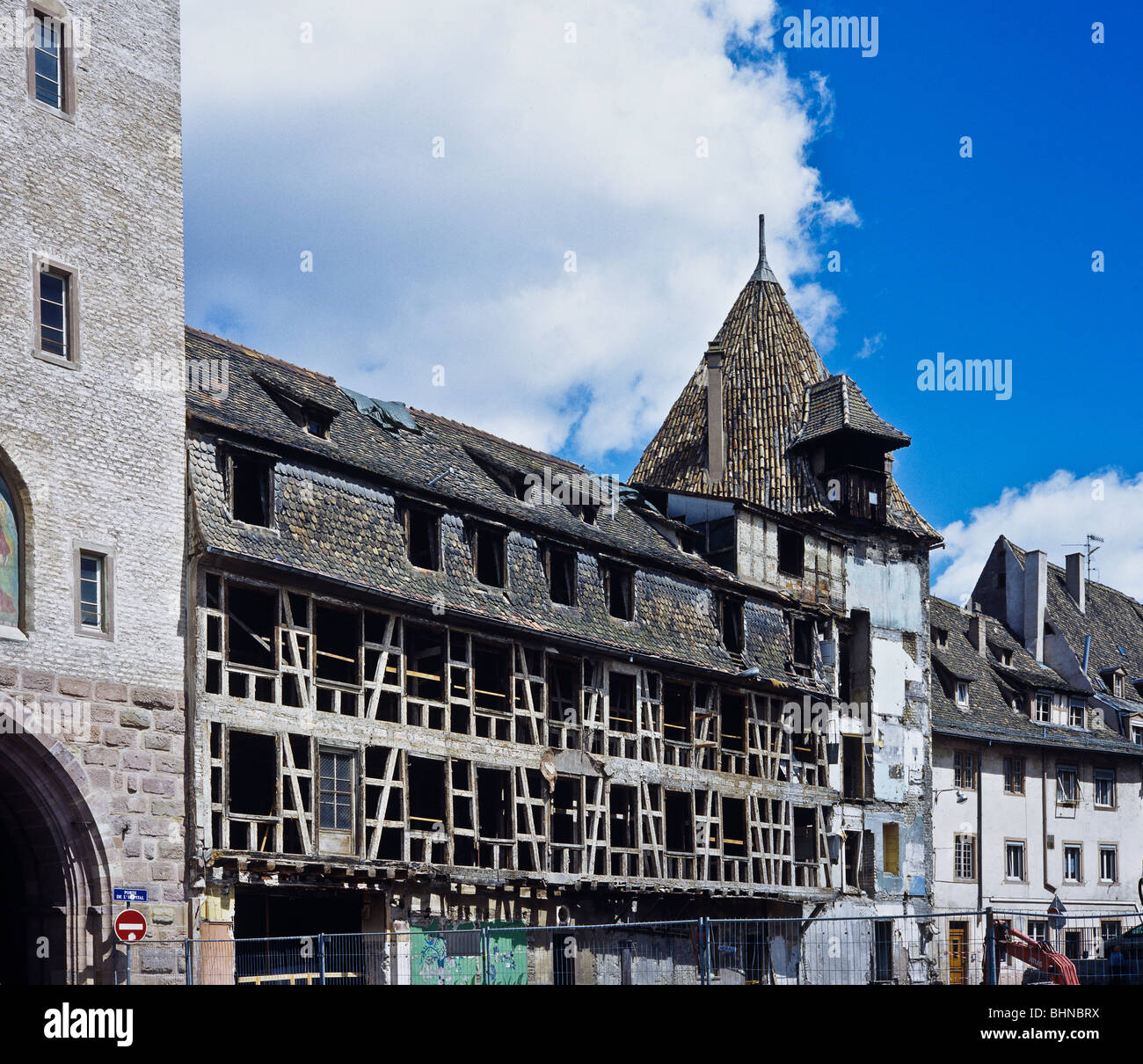 Timber framed building restoration hi-res stock photography and images ...