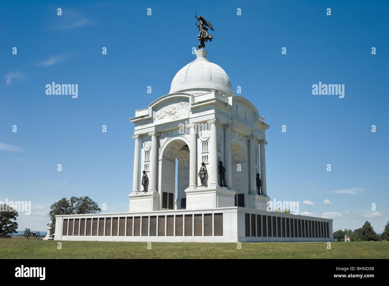 Picture of the Pennsylvania Monument on the Gettysburg battlefield of ...