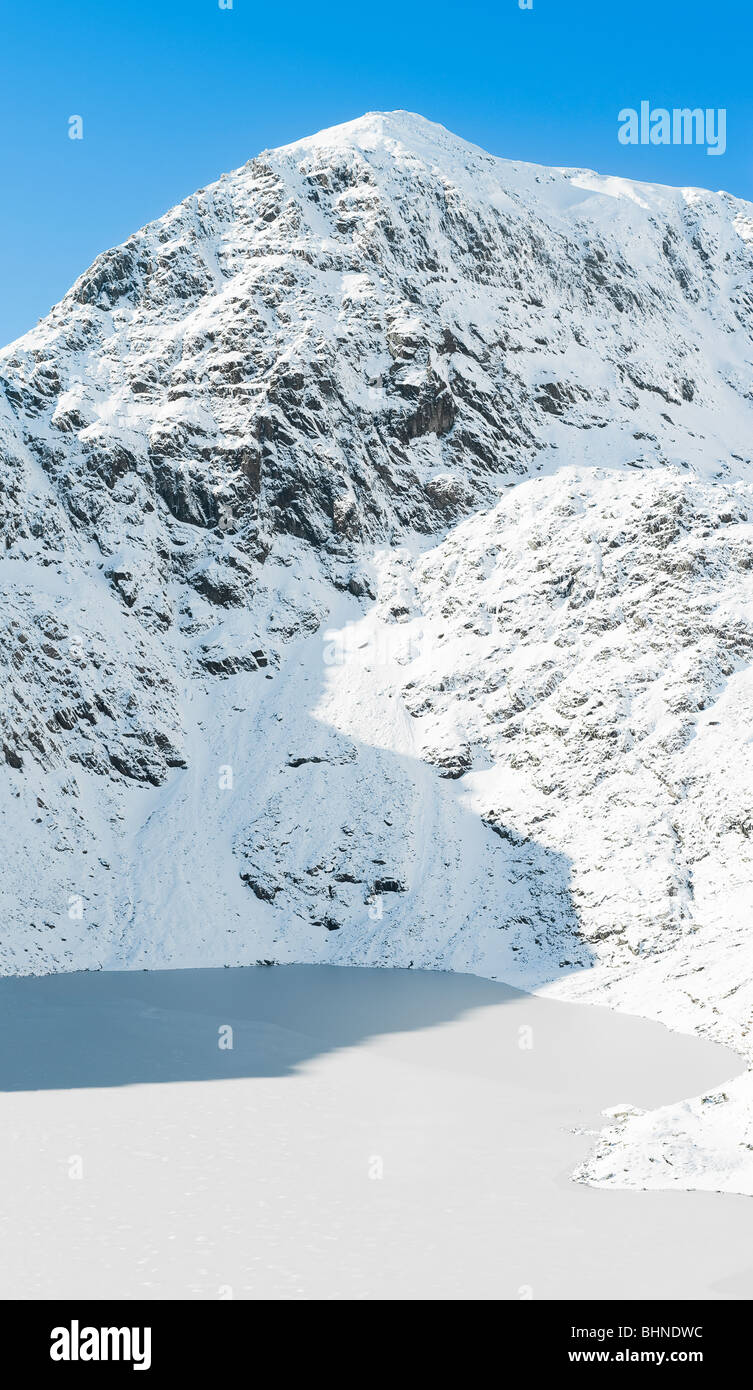 Lake Glaslyn and Mount Snowdon in winter Stock Photo - Alamy