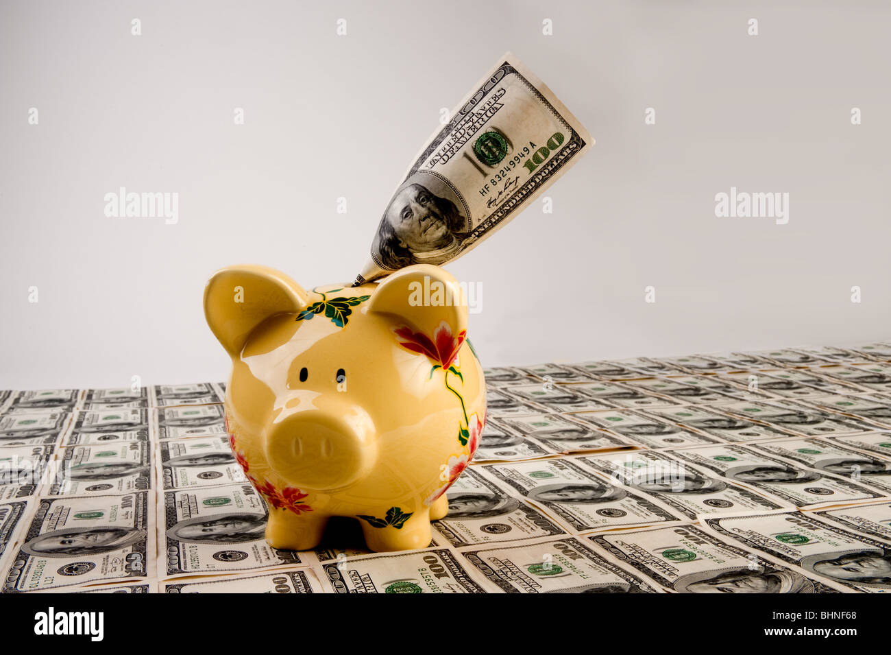 Piggy Bank sitting on top of $100 US dollar bills Stock Photo - Alamy