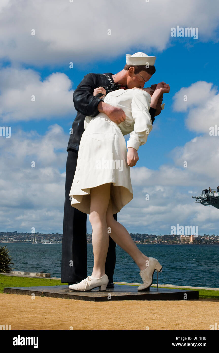 Sculpture of US Sailor kissing sweetheart on his return home Stock ...
