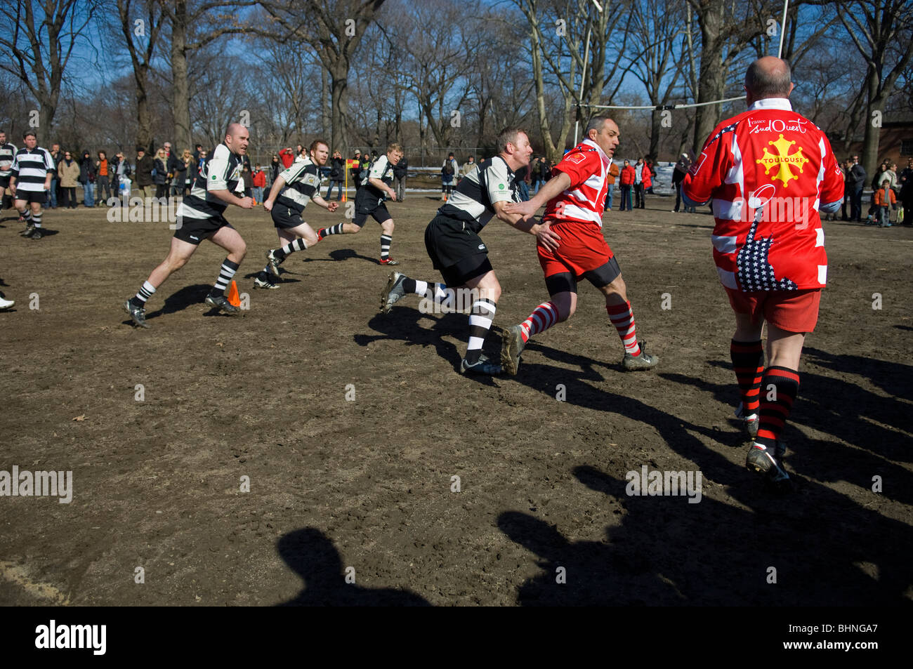 Retired rugby players from the Gascony region of France play against ...