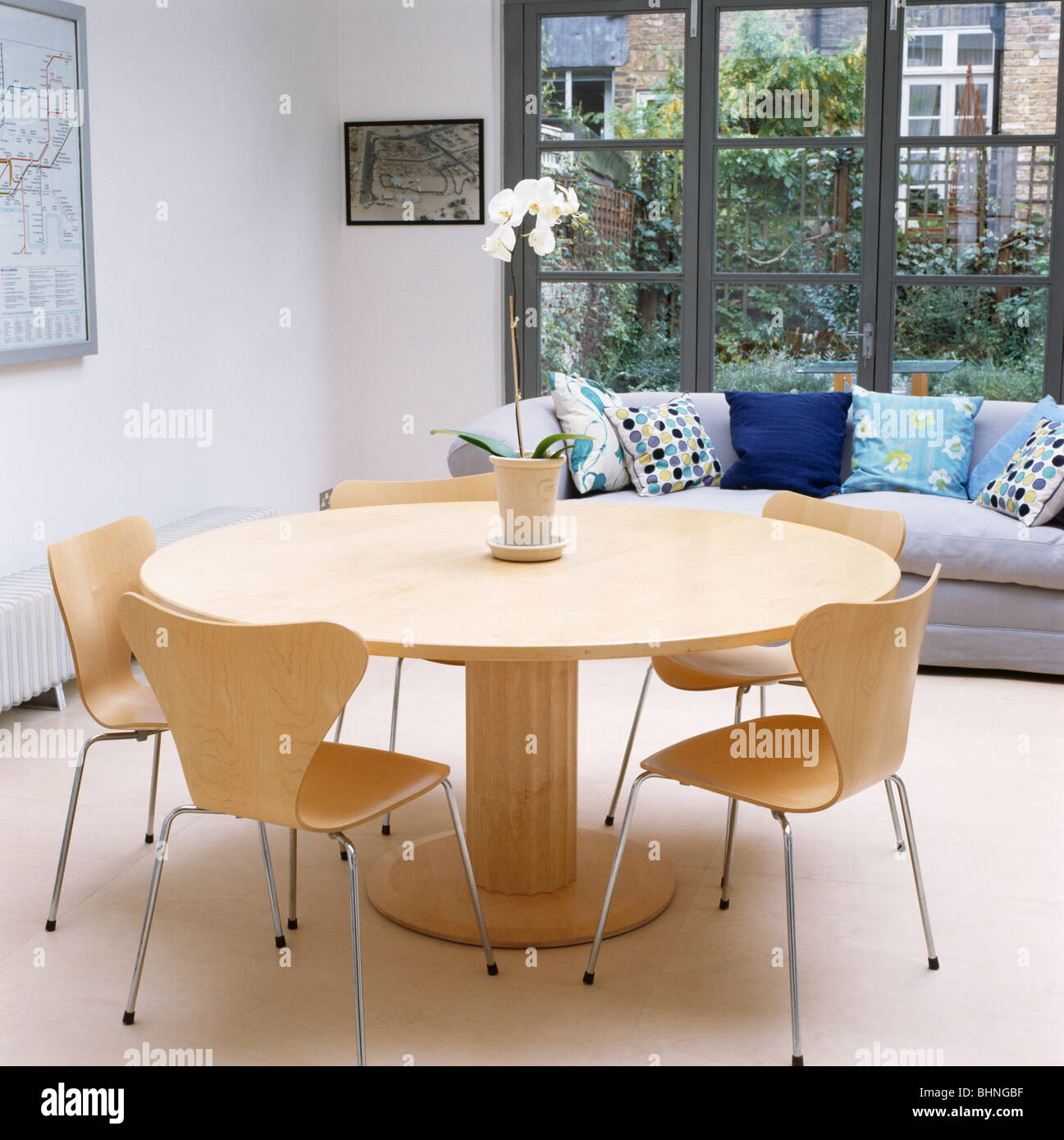 Circular pale wood table and "Arne Jacobsen Ant "chairs in modern ...