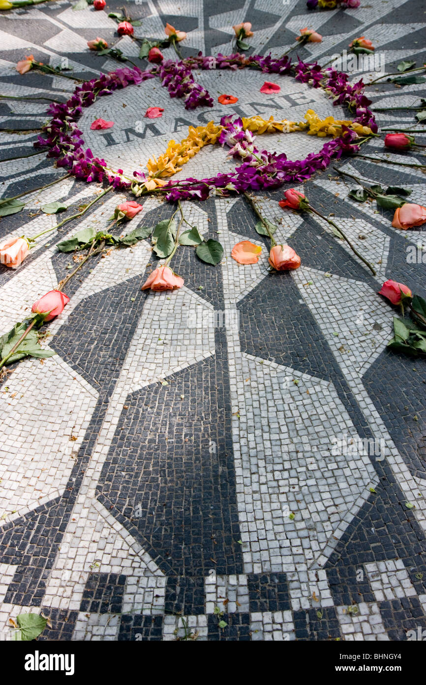 John lennon imagine memorial in hi-res stock photography and images - Alamy
