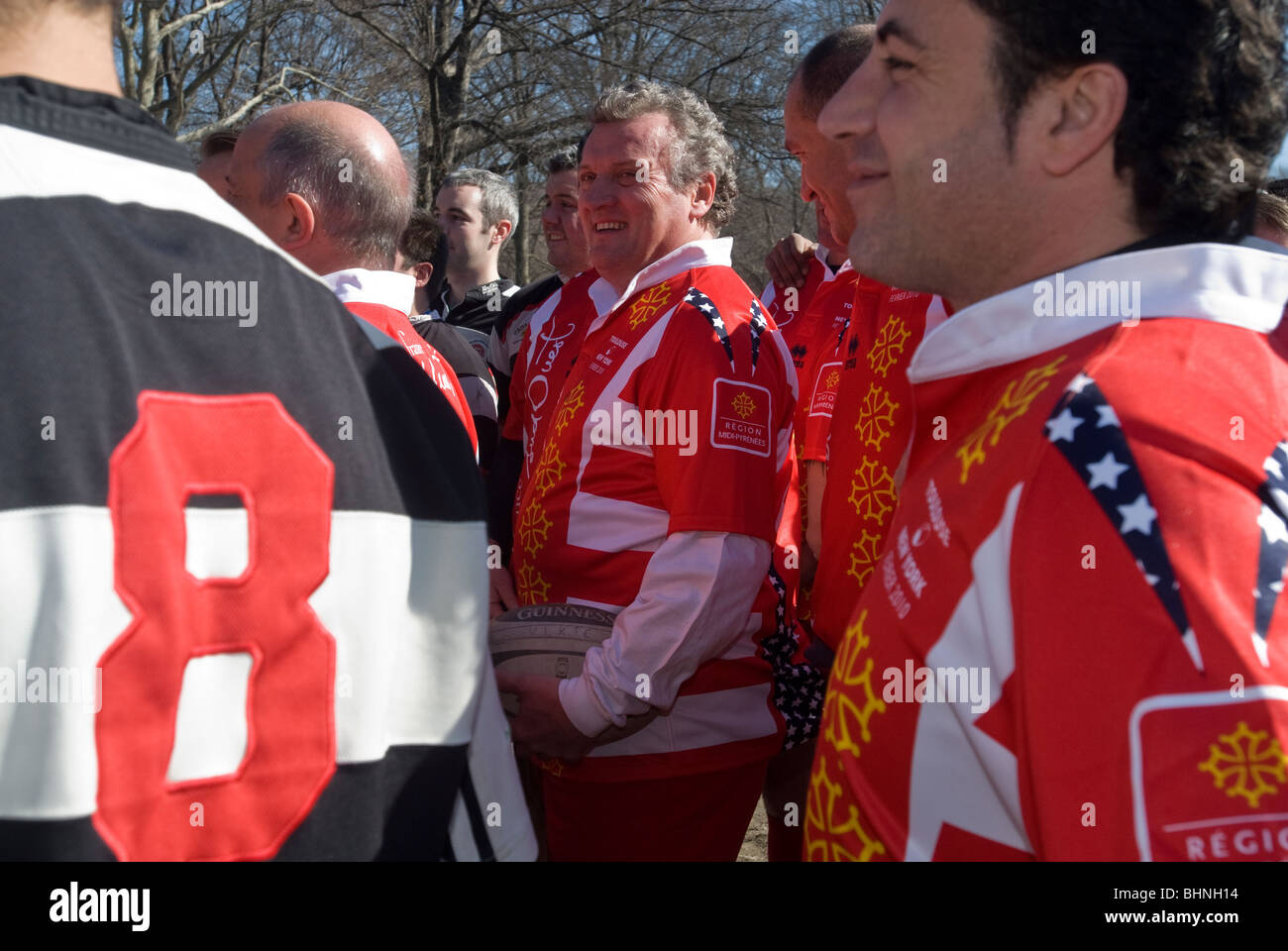 Retired rugby players from the Gascony region of France play against ...