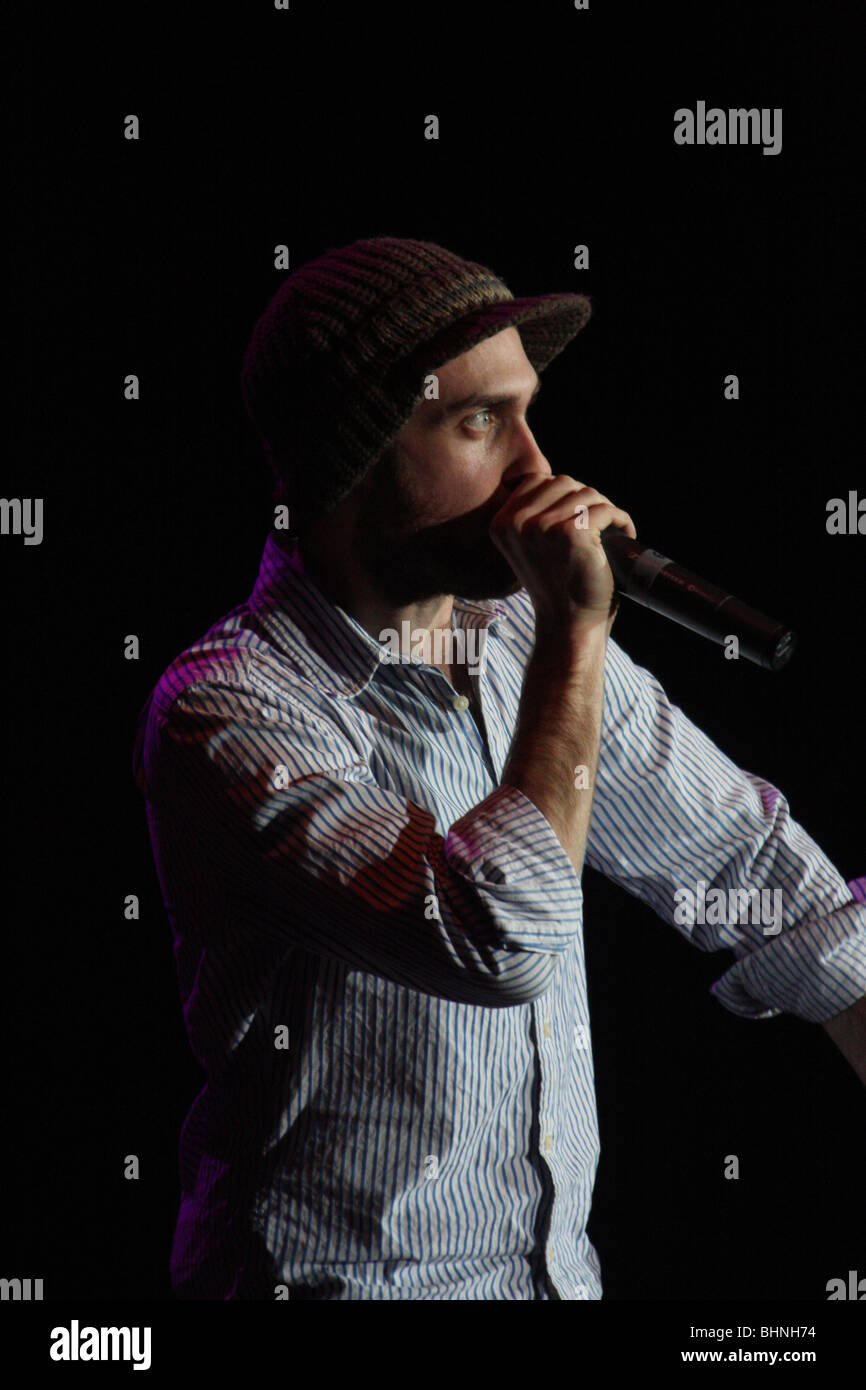 Darren Foreman (Beardyman) performing beatboxing on stage, NIA arena ...