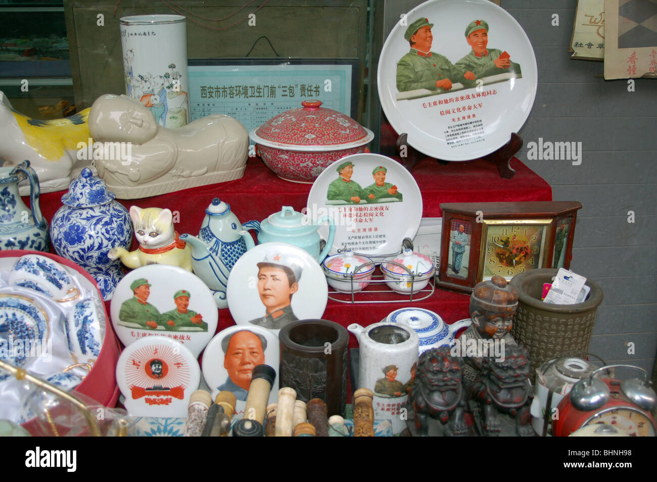 Chinese gadgets sold in the night market of HongKong, CHINA Stock Photo ...