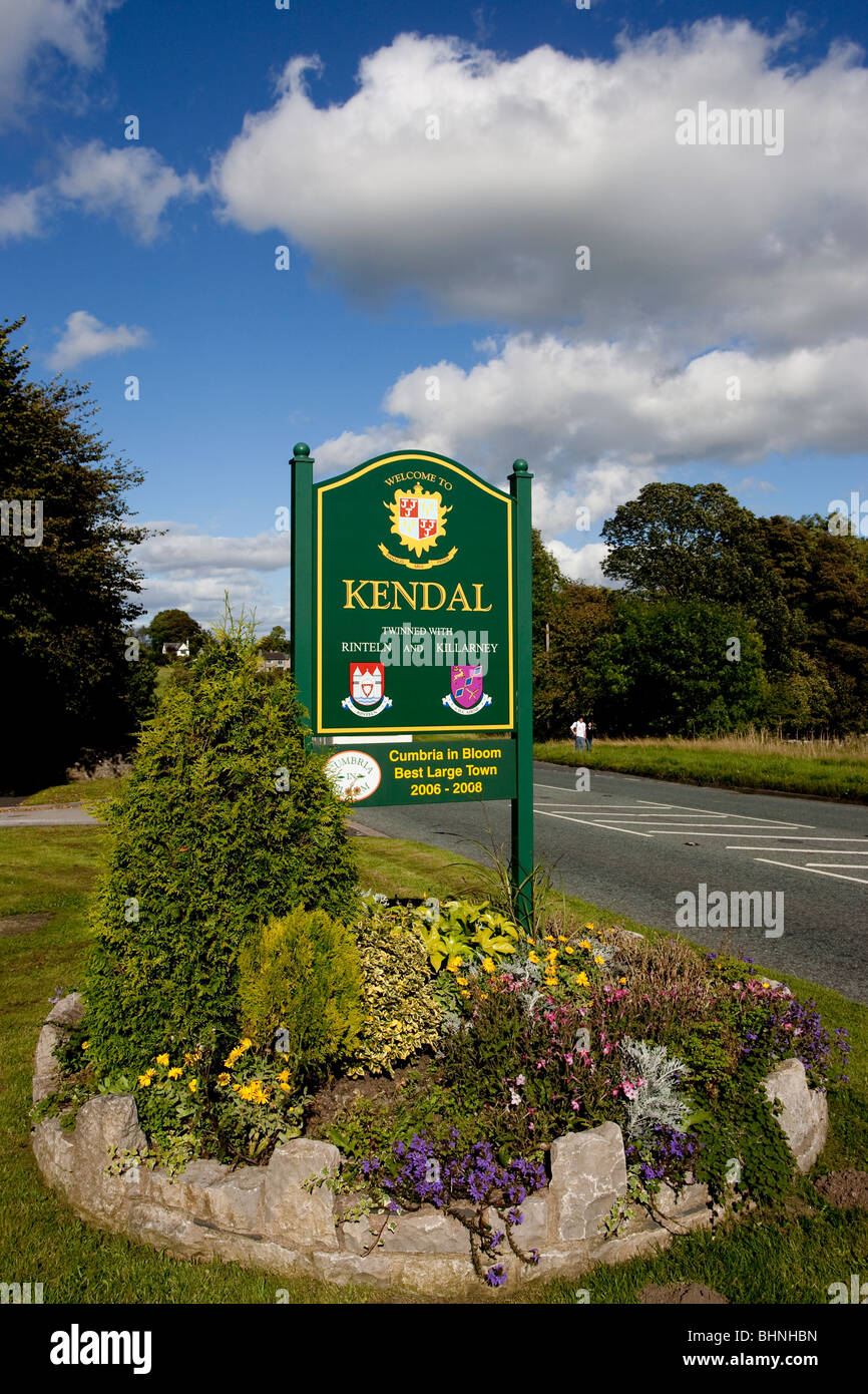Welcome to Kendal sign -Twinned with Rinteln and Killarney Cumbria in ...