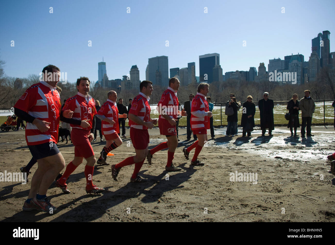 Retired rugby players from the Gascony region of France play against ...