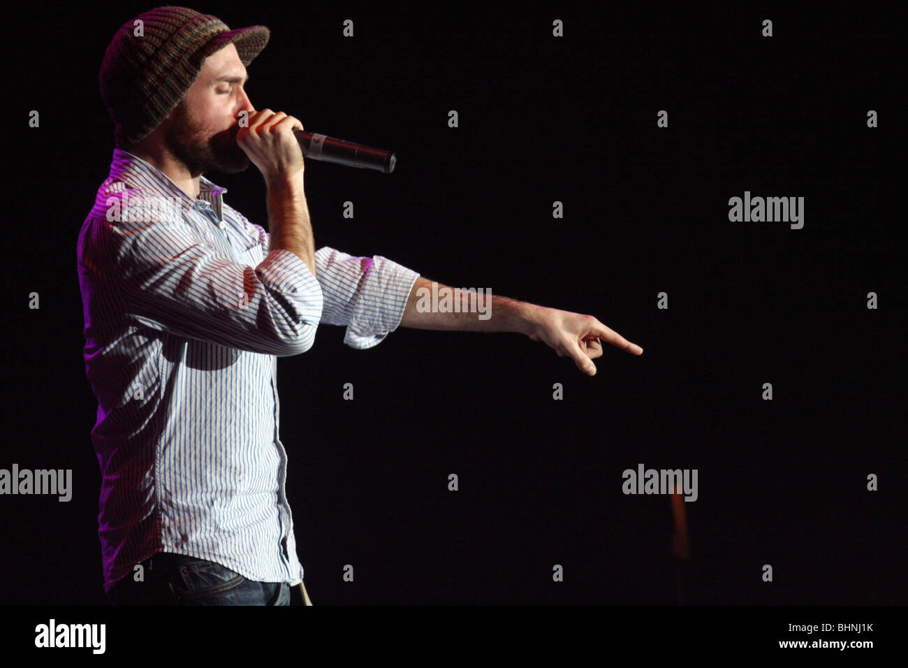 Darren Foreman (Beardyman) performing beatboxing on stage, NIA arena ...