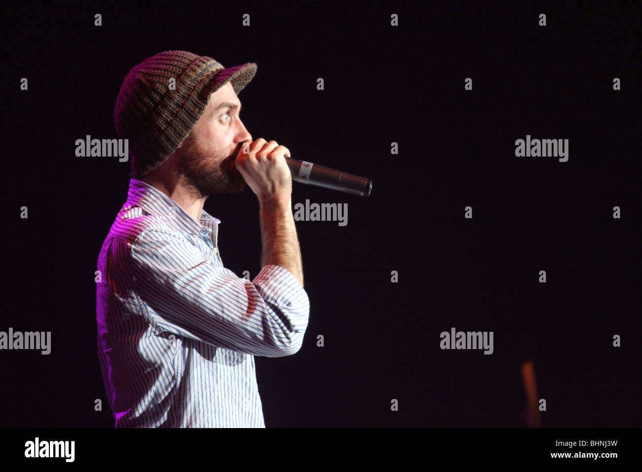 Darren Foreman (Beardyman) performing beatboxing on stage, NIA arena ...